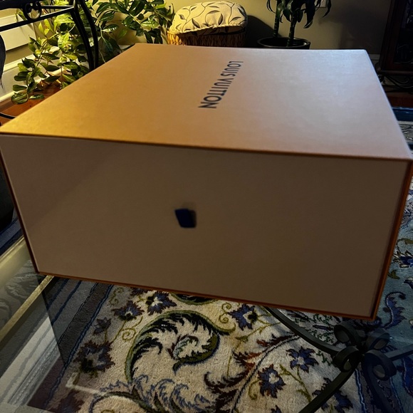 Louis Vuitton | Accessories | Authentic Louis Vuitton Pull Out Style ...